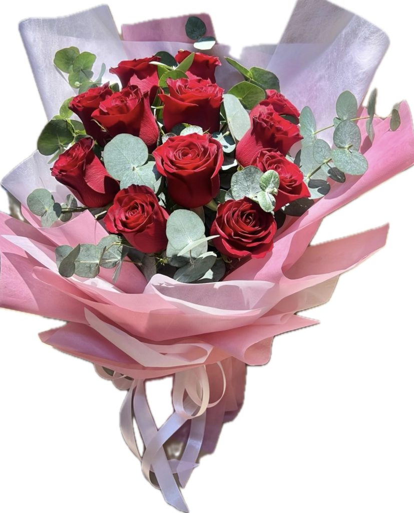 Classic choice for someone special, beautiful one dozen red roses ...